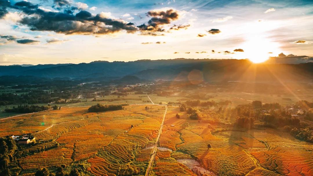 Charming Tengchong Hot Spring Fresh Oxygen Tour - iNEWS