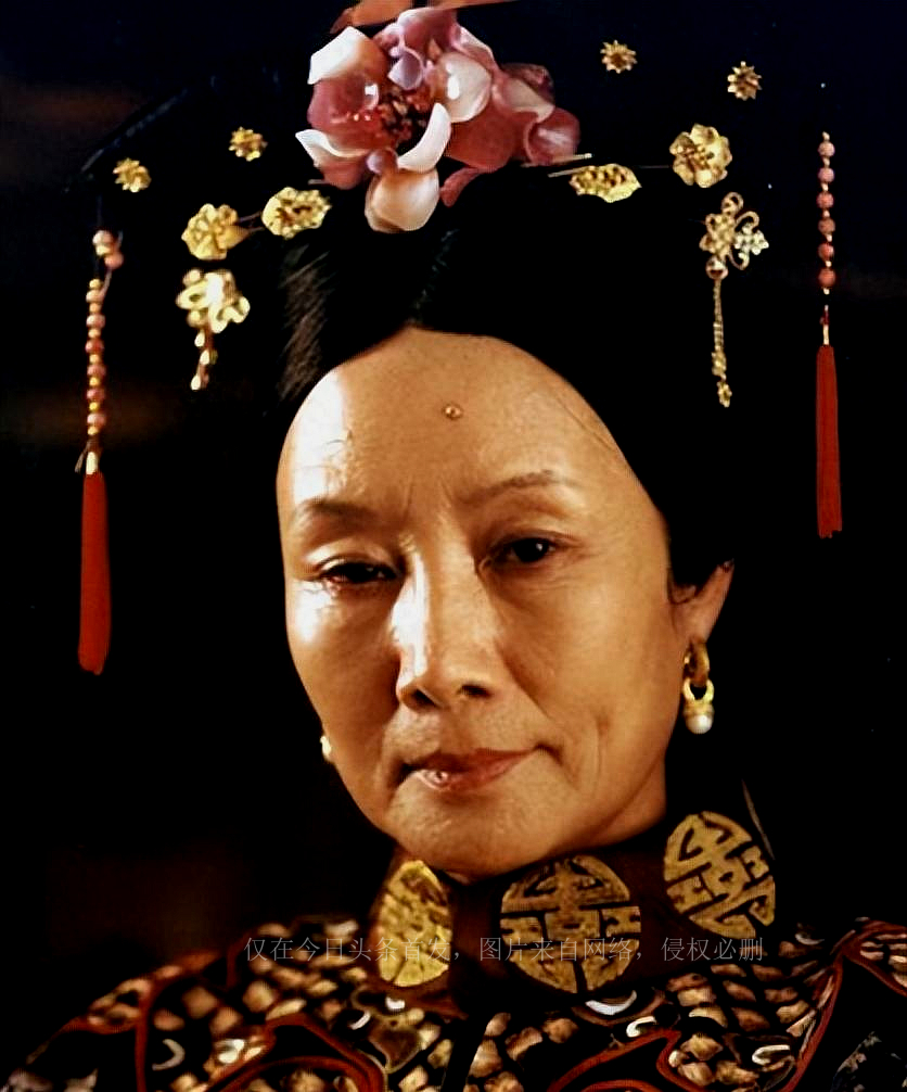Lu Zhong plays a winner in life. His son is a director, his daughter-in ...