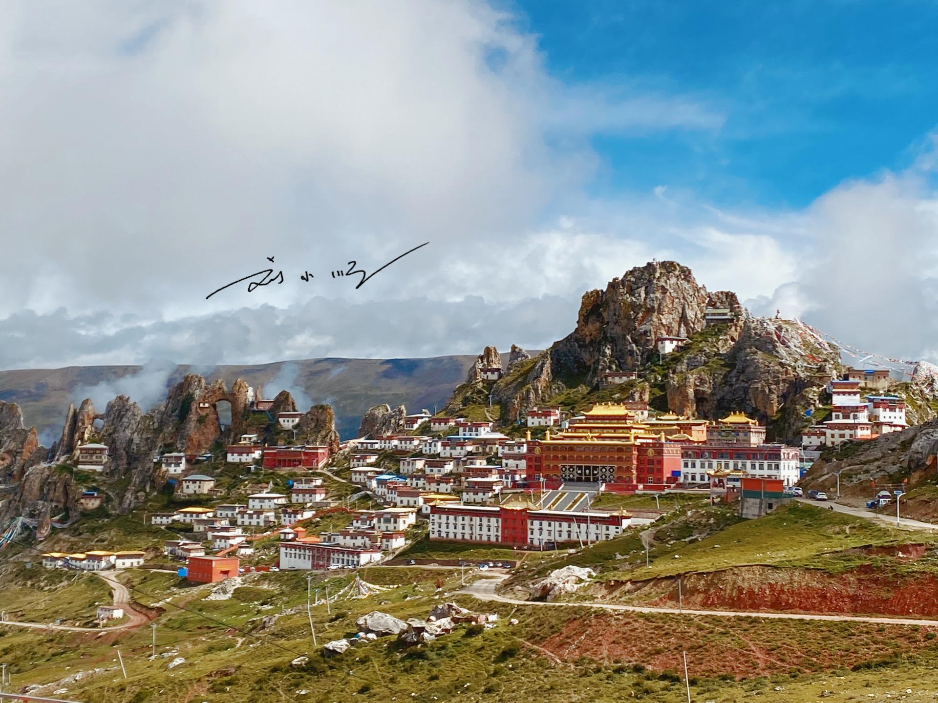 This "thousand-year-old temple" in Qamdo, Tibet, is 4,800 meters above ...
