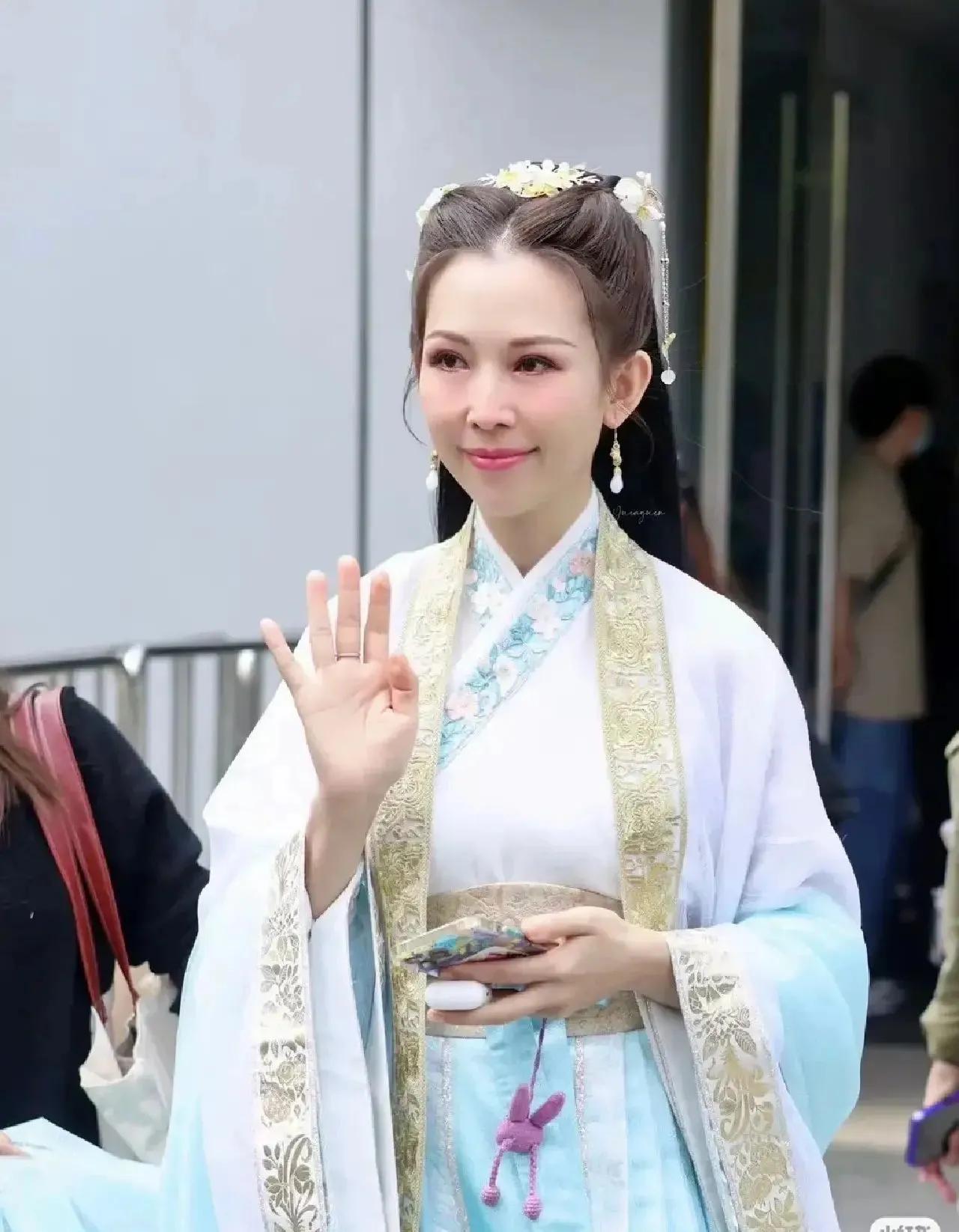 Riding the Wind and Waves 4 is here! look forward to! There are Xie Na, Zhang Jiani, Wu Qian and ...