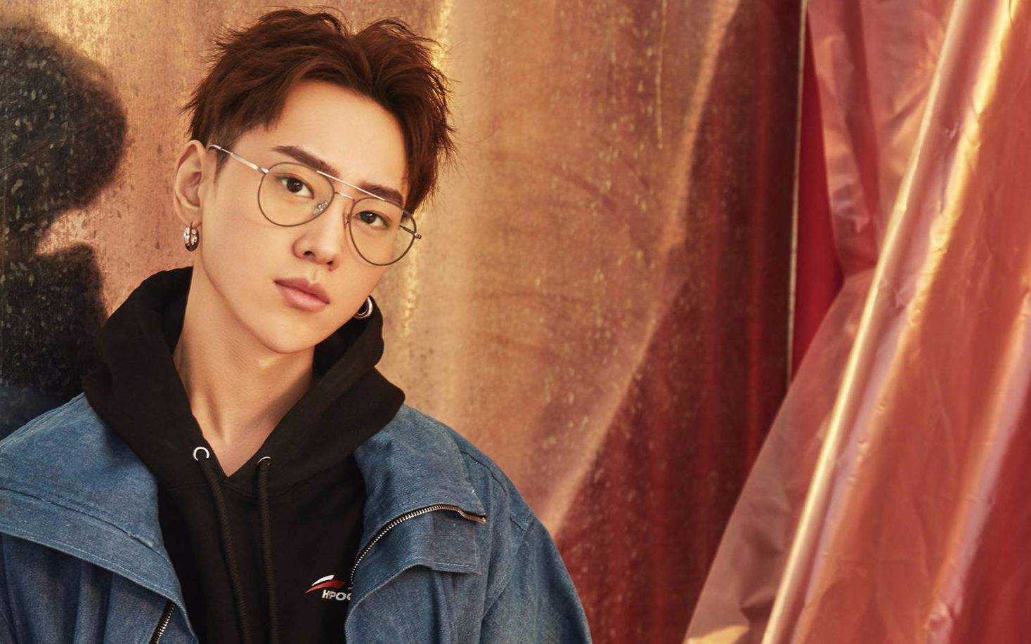 The singer is about to open the mic!This new show lets you see the true ...