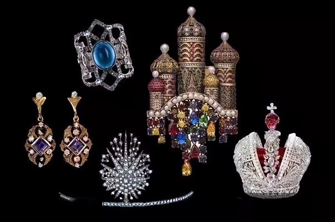 How rich is the Russian royal family jewelry, just look at it and you ...