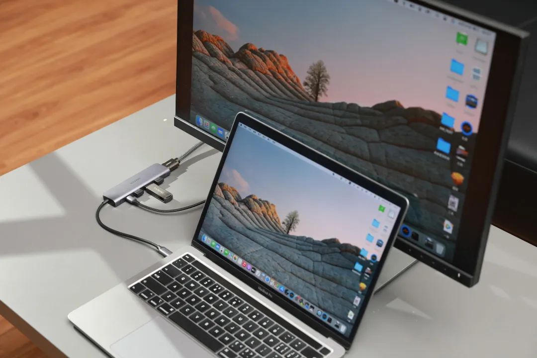 Why is the wired screen always unclear? Interfaces and wires are also ...