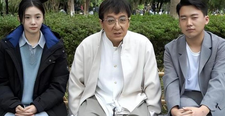 Jackie Chan relies on Wu Jing to stand up? Zhou Xingchi turned around ...