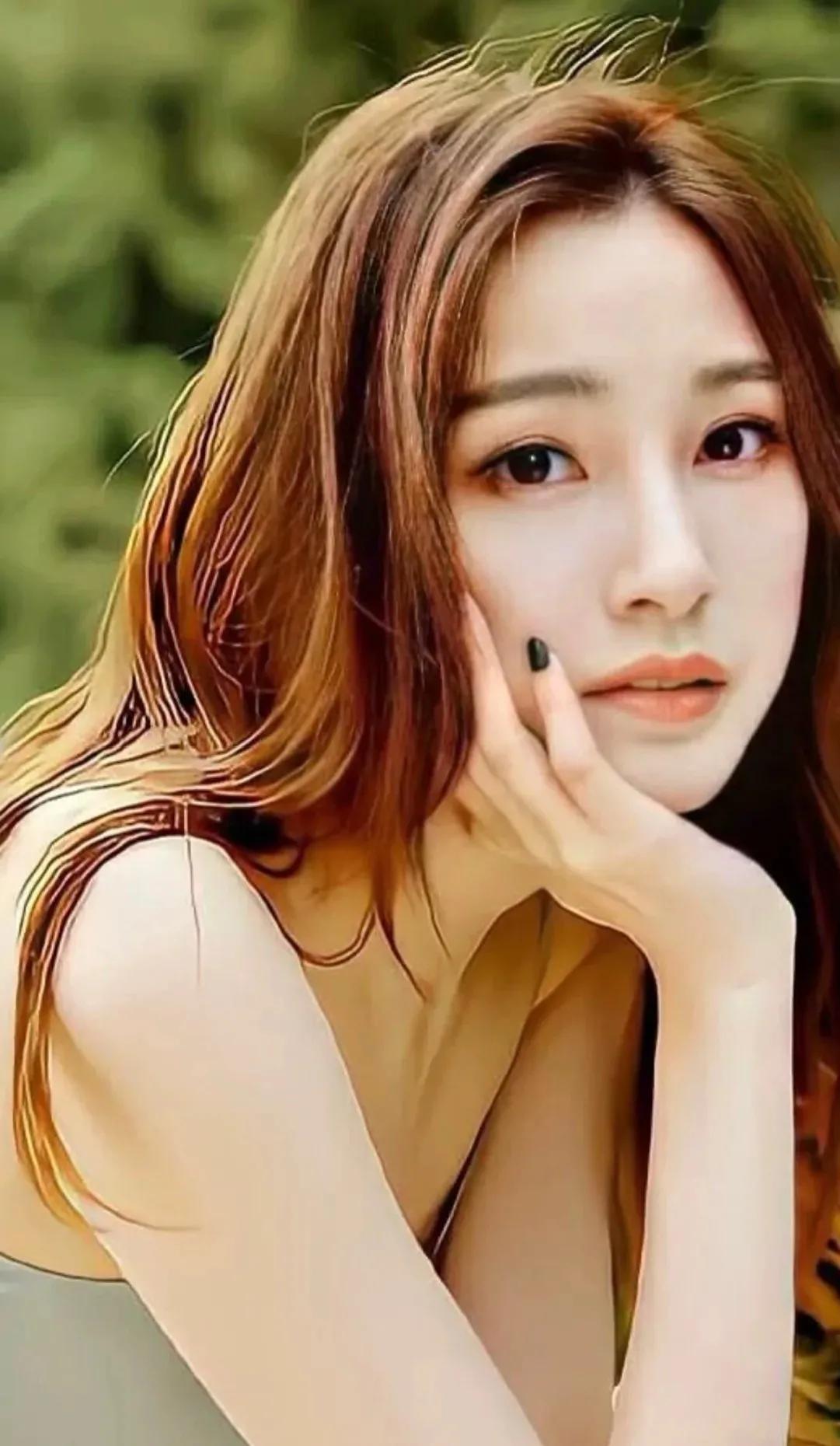 Li Sisi, Zhou Tao, Dong Qing, Li Hong, Zhu Xun, Fang Qiong, Liu Yan and other hosts, who is the ...