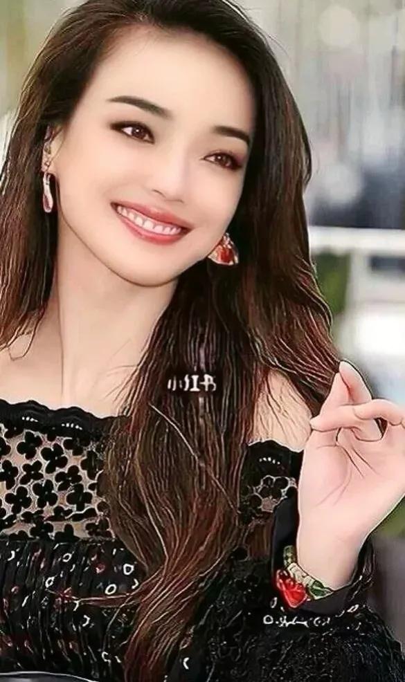 A beautiful photo gallery of Shu Qi, a beauty with big lips and plump ...