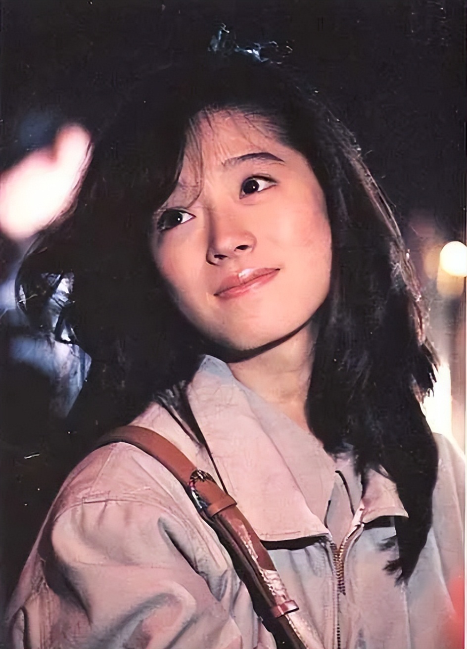 Broken atmosphere oil painting beauty! The goddess Nakamori Akina ...