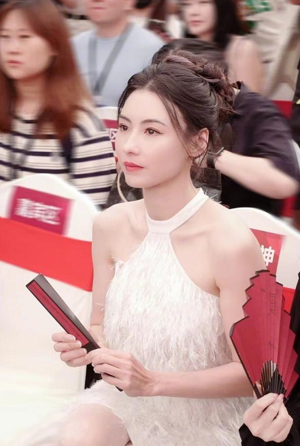 Cecilia Cheung and Zhang Xinyu compared each other in the same frame ...