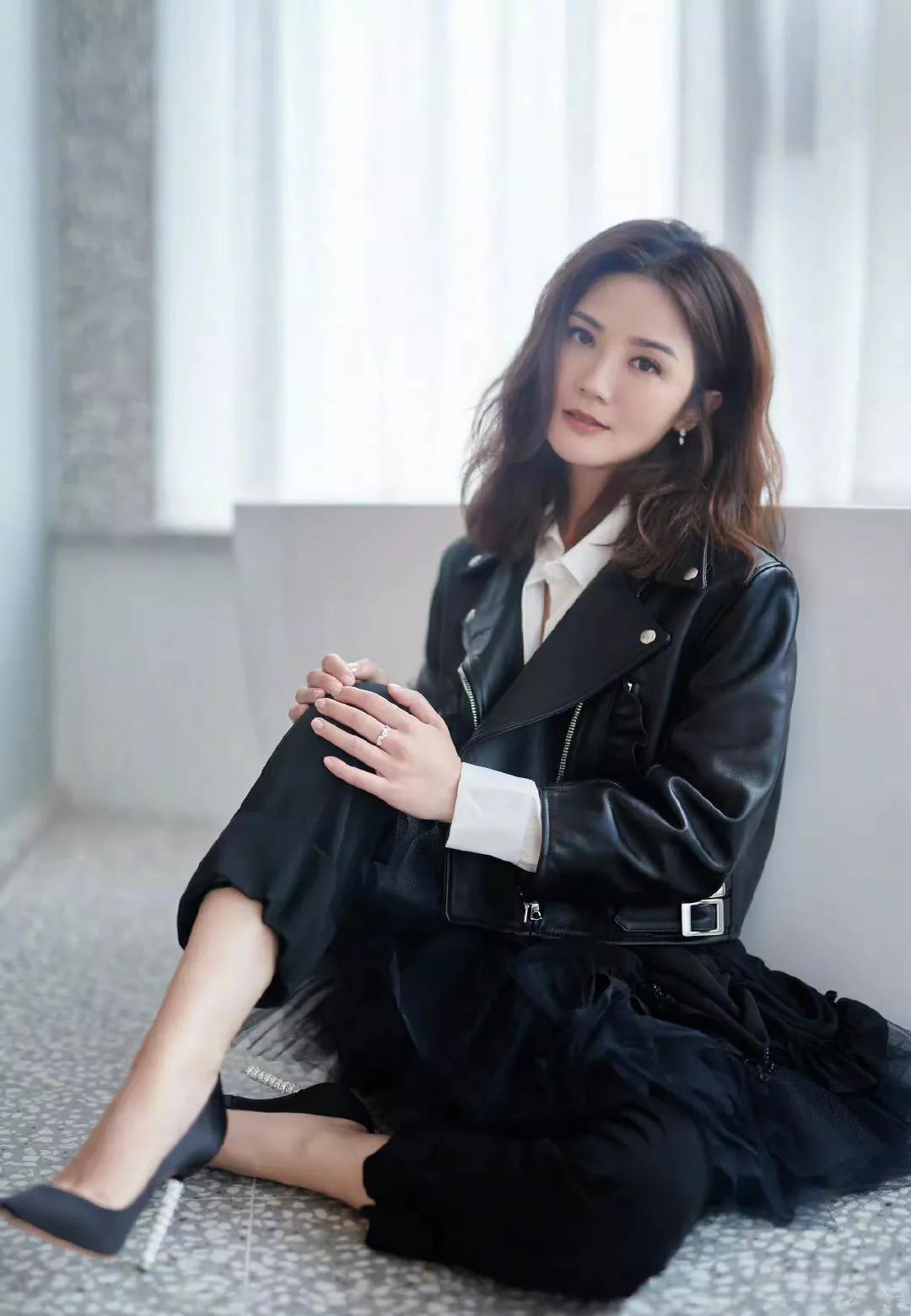 Pretty Celebrity: Charlie Choi High-Heeled Beauty - iNEWS