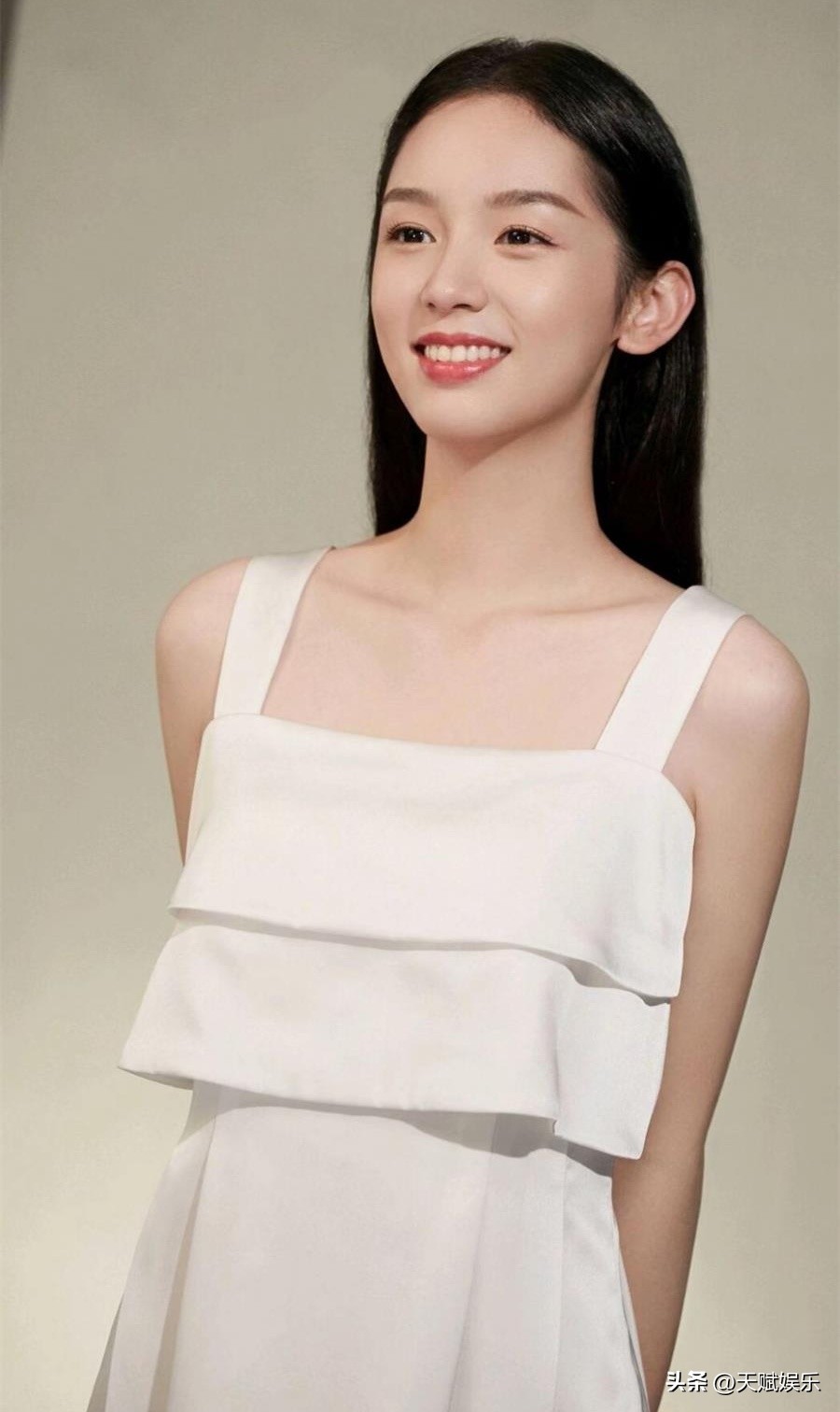 Photo album of film and television actress Zhou Ye (1) - iMedia