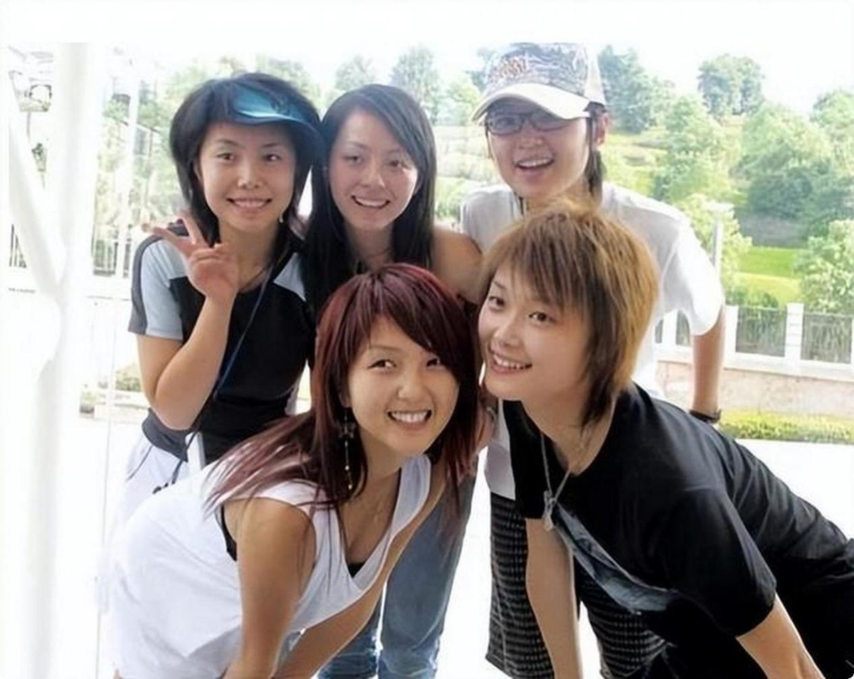 7 pairs of "rival" stars who are good sisters in front of others and ...