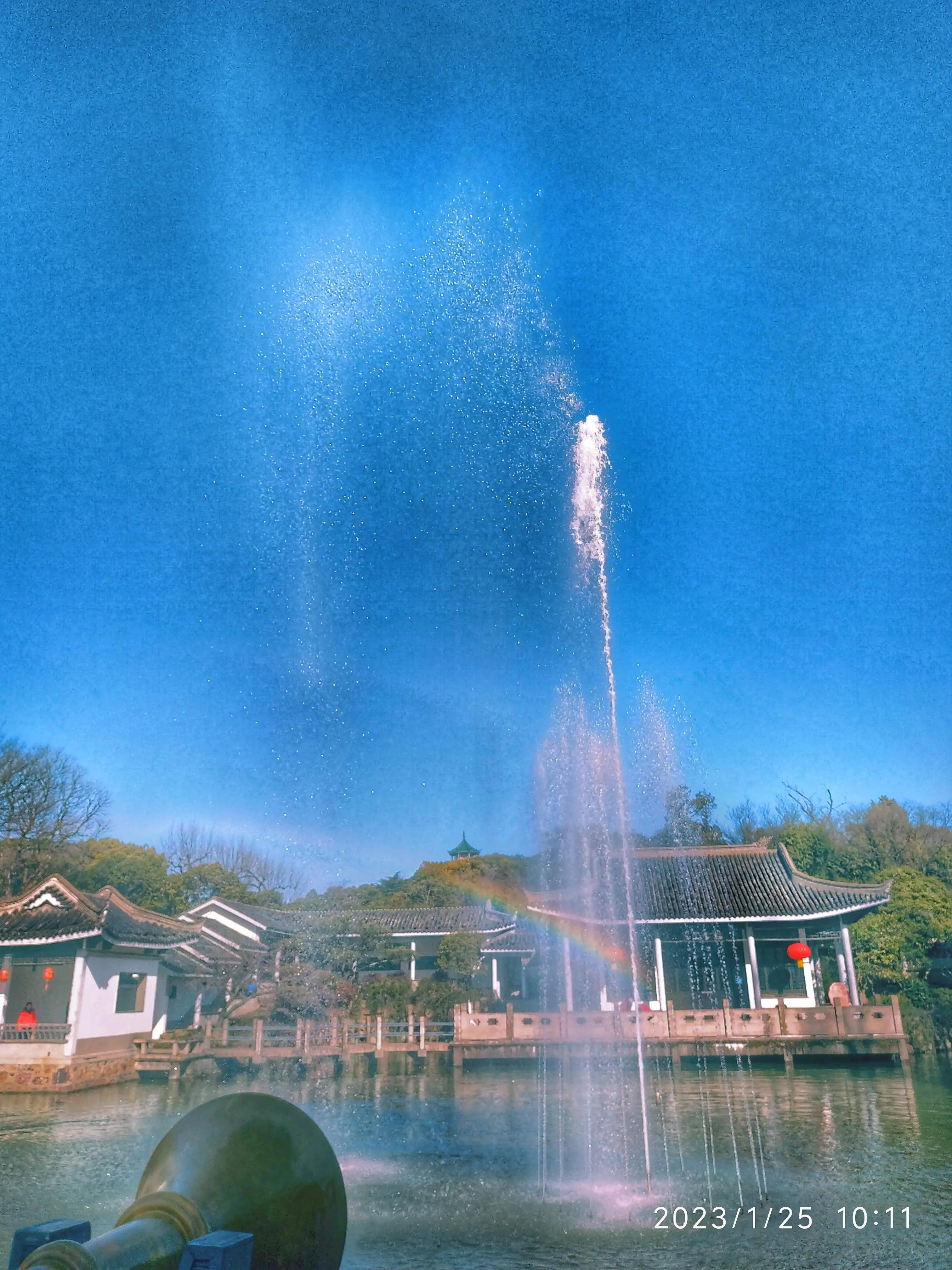 [Seven-character Poem. Plum Trees Blossoming Over the Slope] - iNEWS