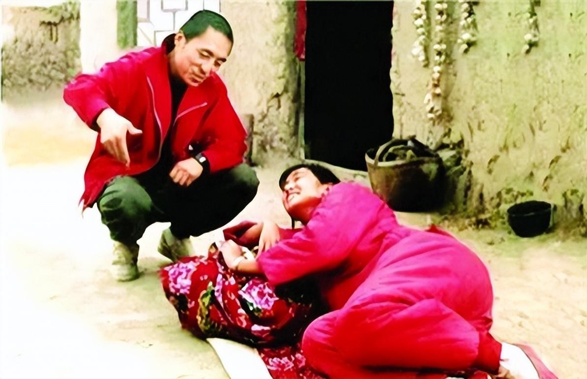 In 1988, the photo of 38-year-old Zhang Yimou and 23-year-old Gong Li ...