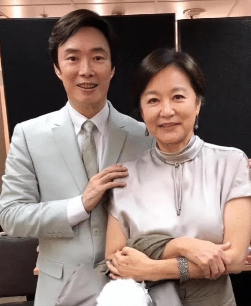 Two immortal legends: the fashion battle between Brigitte Lin and Fei Yuqing - iNEWS