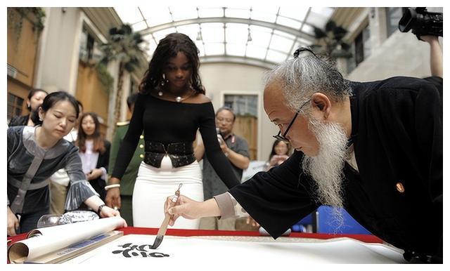 Yang Yan, a Chinese painter, spent 40 million yuan to marry a 21-year ...