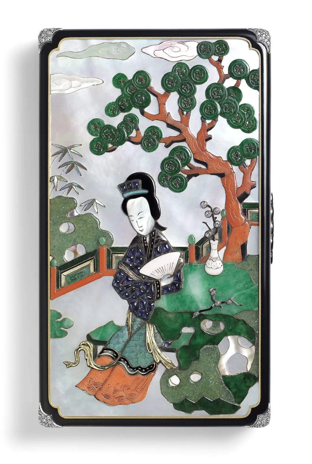 The rouge box in the East is antique, the cosmetic box in the West is ...