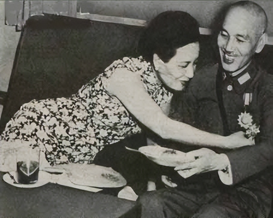 How romantic is Chiang Kai-shek? The personal secretary told the truth ...