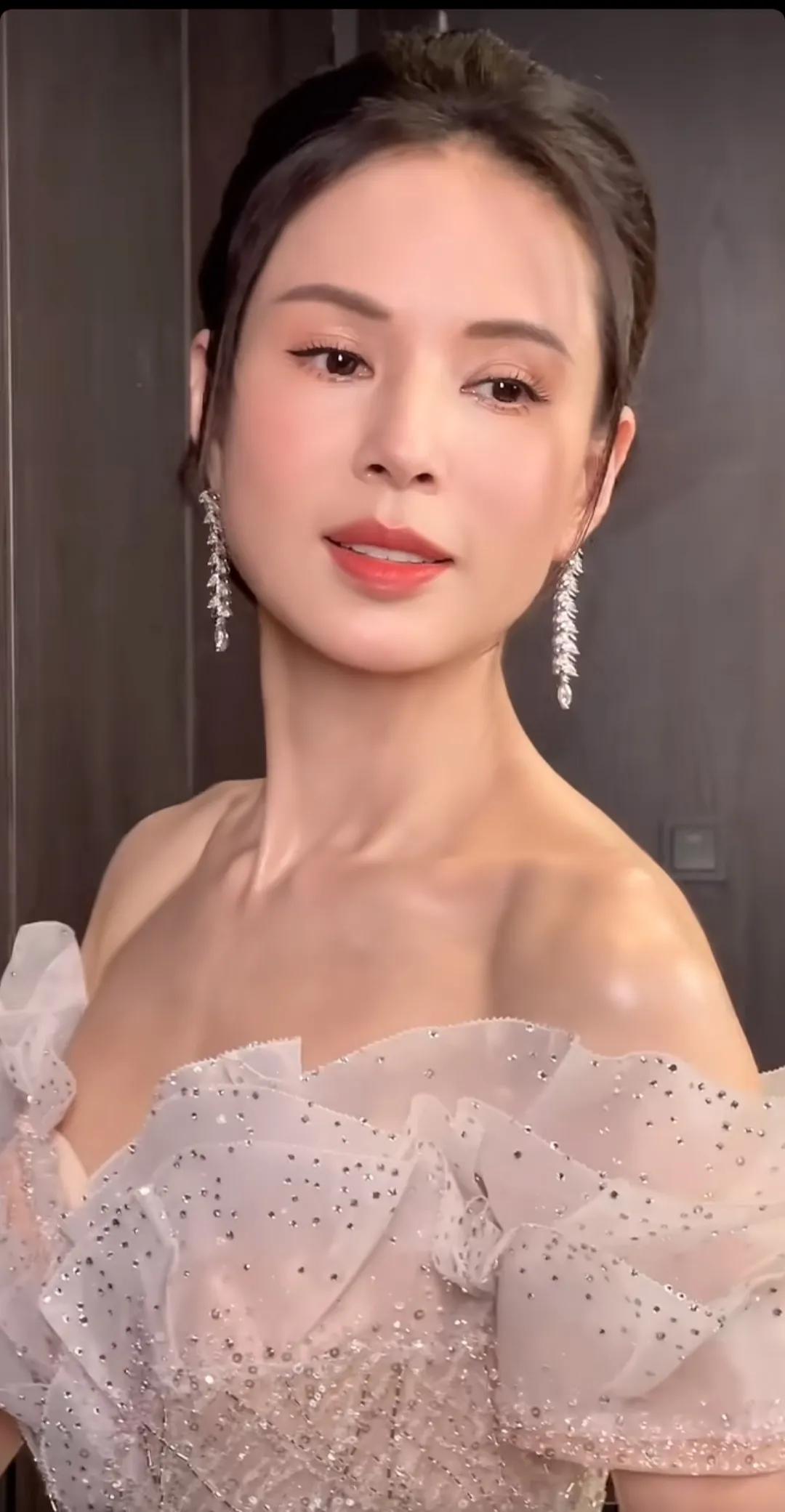 #Li Ruotong - iMedia