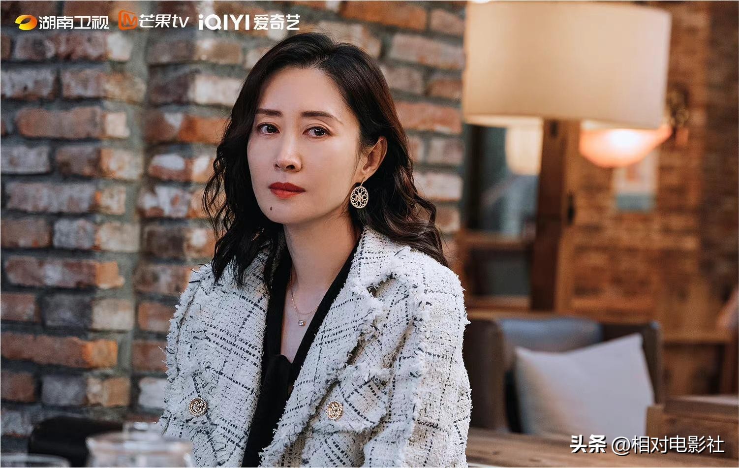 "The Bottom Line" won the first broadcast ratings!Cheng Yi and Cai ...