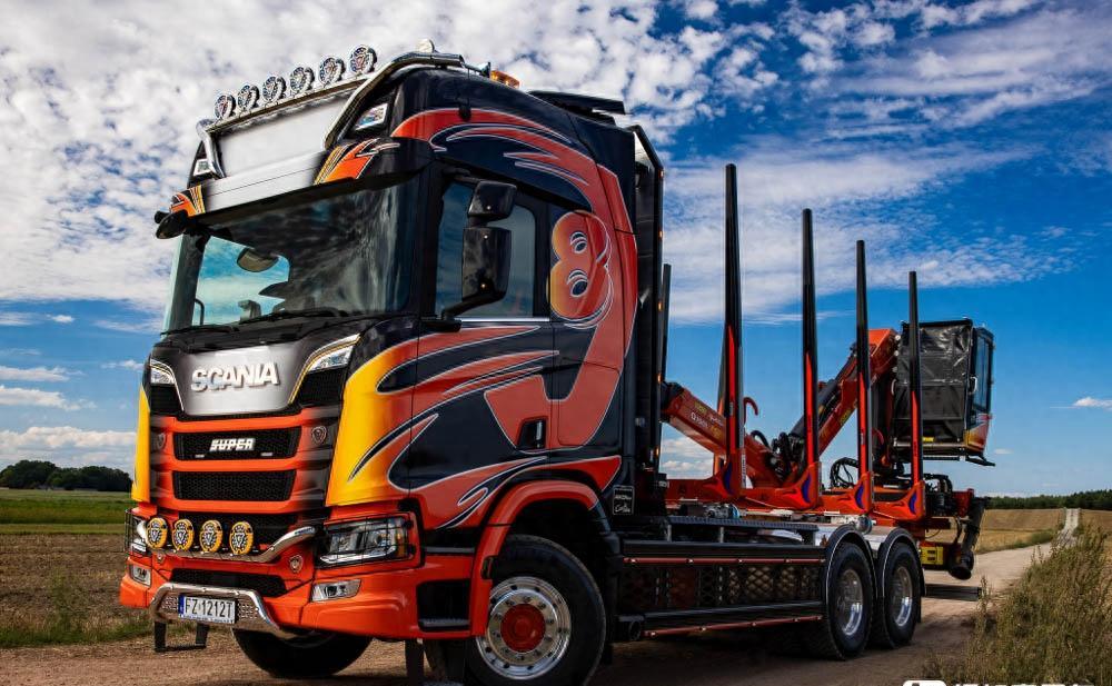 The only one! Customized appearance or V8 power, real shot of Scania ...
