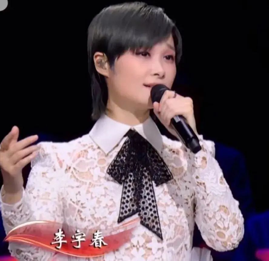 Stars attend the National Day Gala: Li Yuchun has short hair and a cake ...