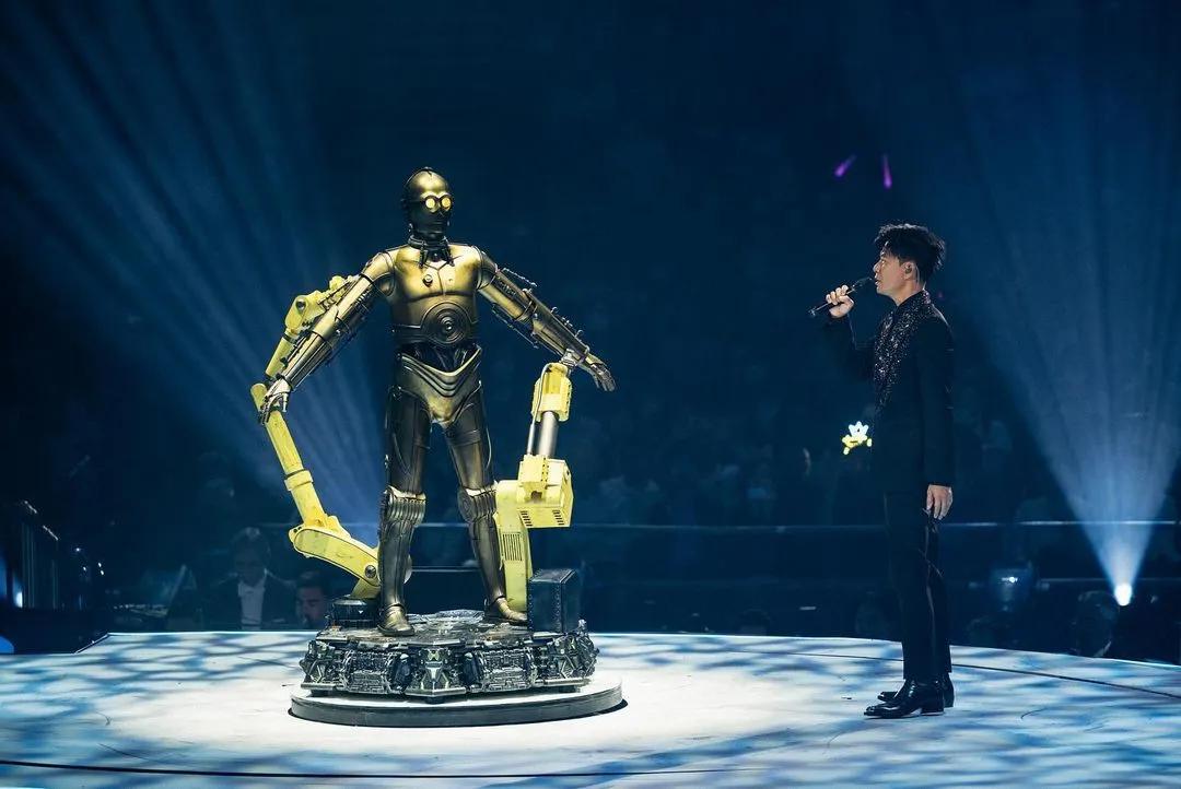 Hacken Lee invited Andy Lau to sing a surprise chorus at the end of the ...