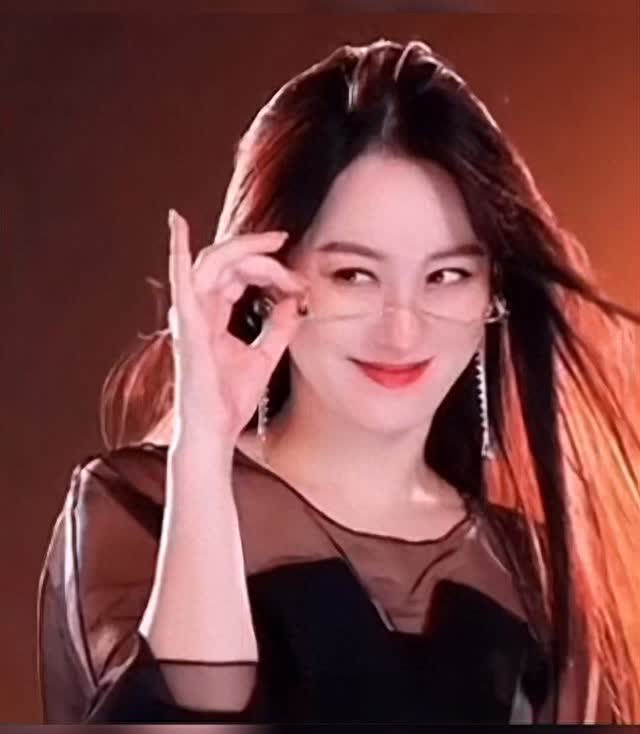 Tang Yi disclosed her relationship at the age of 40. The man may be the ...