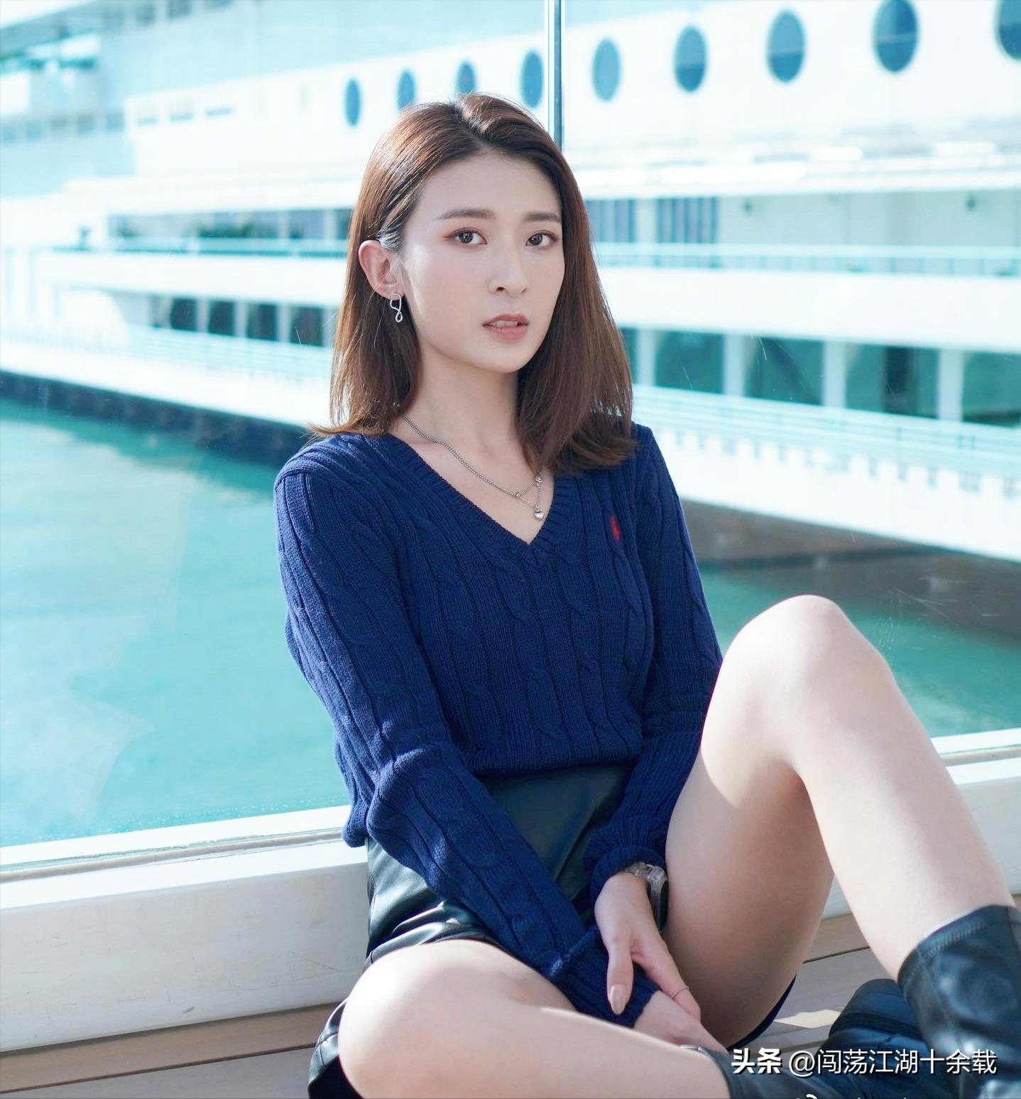 Li Junyan, TVB's newest actress, is a sexy goddess who knows martial arts. After many years of ...