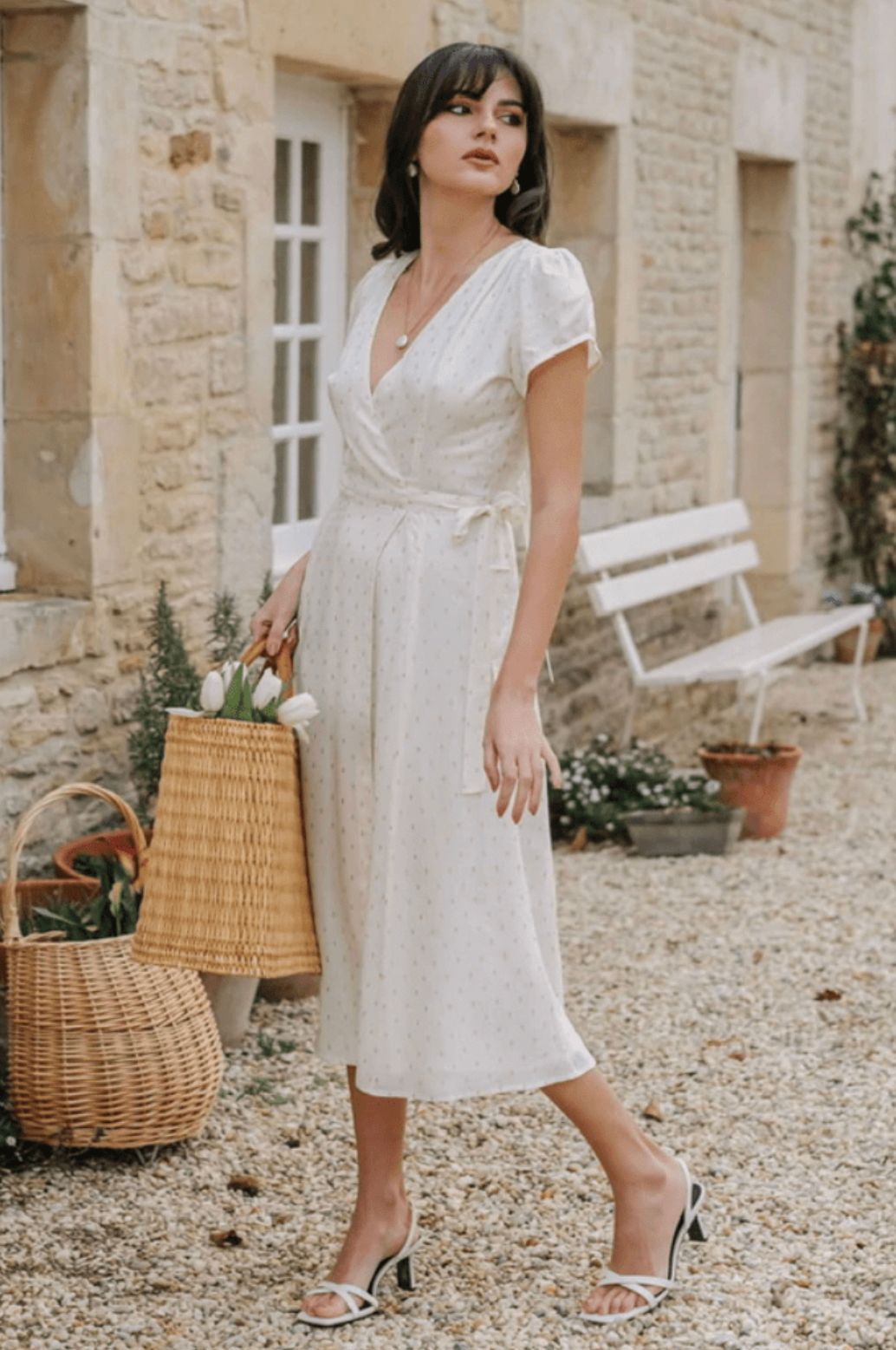 this-skinny-skirt-has-become-popular-this-summer-it-is-elegant