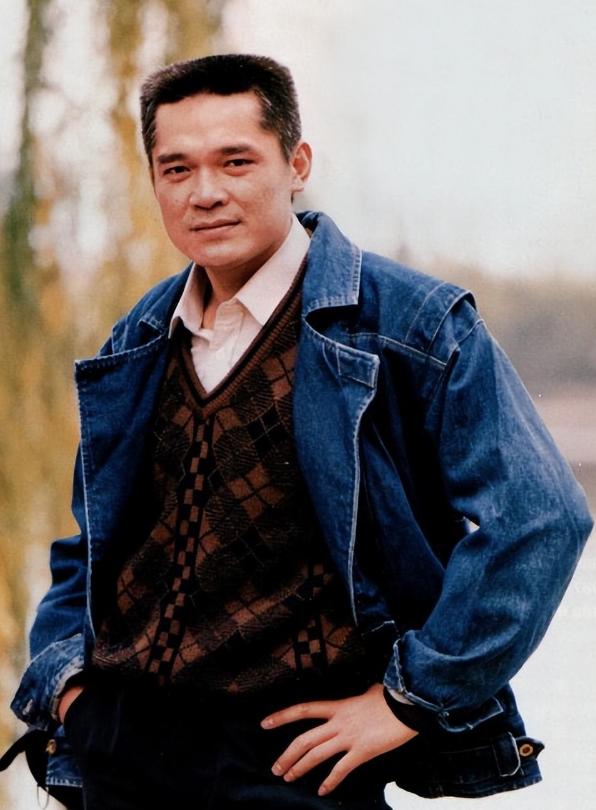 65-year-old Shen Junyi, abandoned his wife and children for Jani on the New Year's Eve, was ...