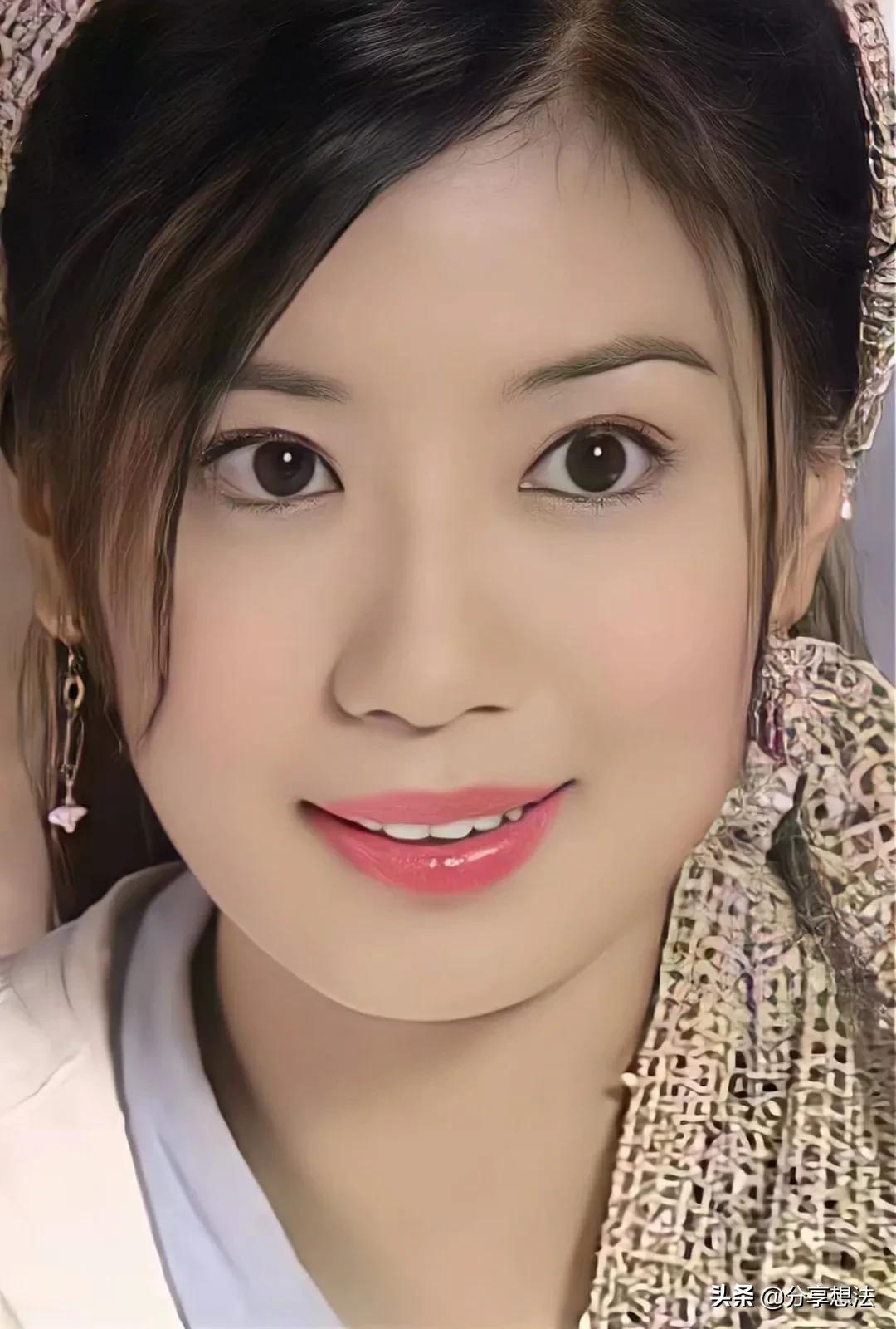 Jia Jingwen when she was young - iNEWS