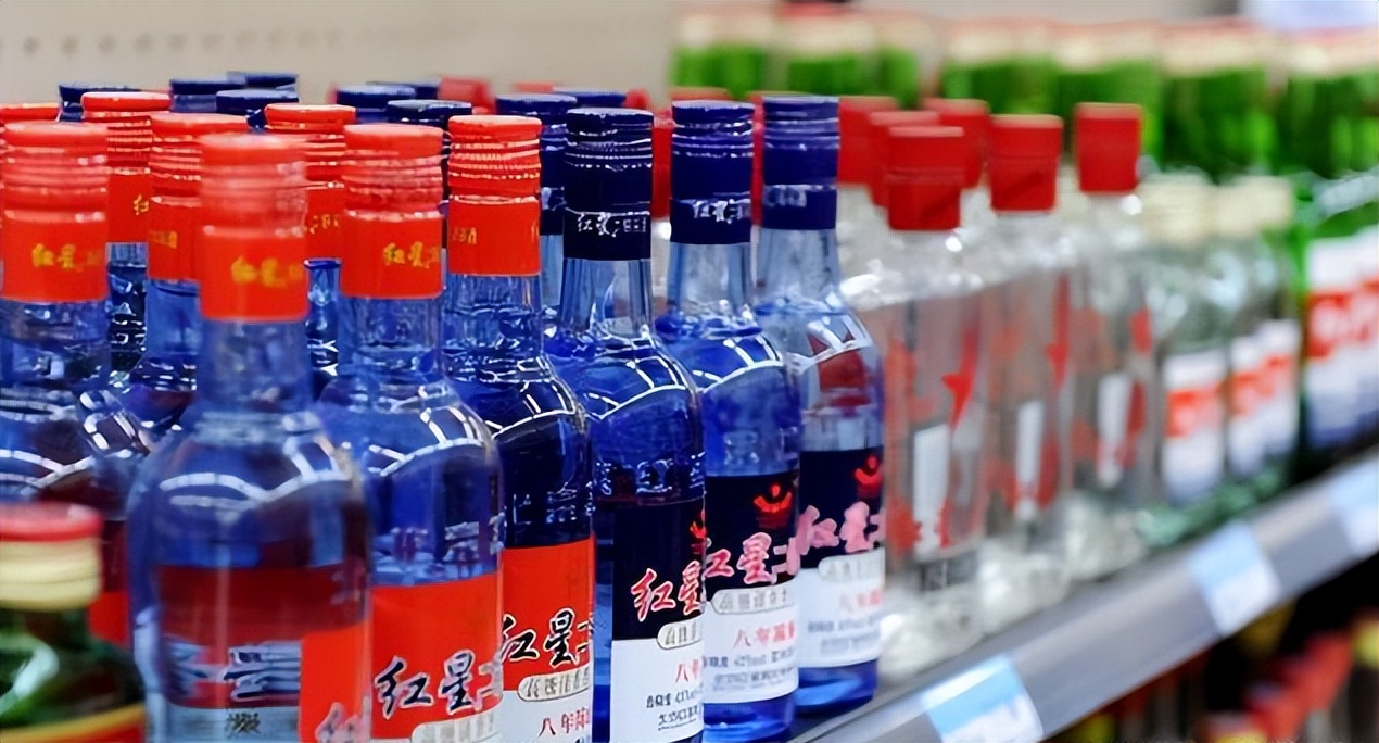 Both are Red Star Erguotou, which one is better, the blue bottle or the ...