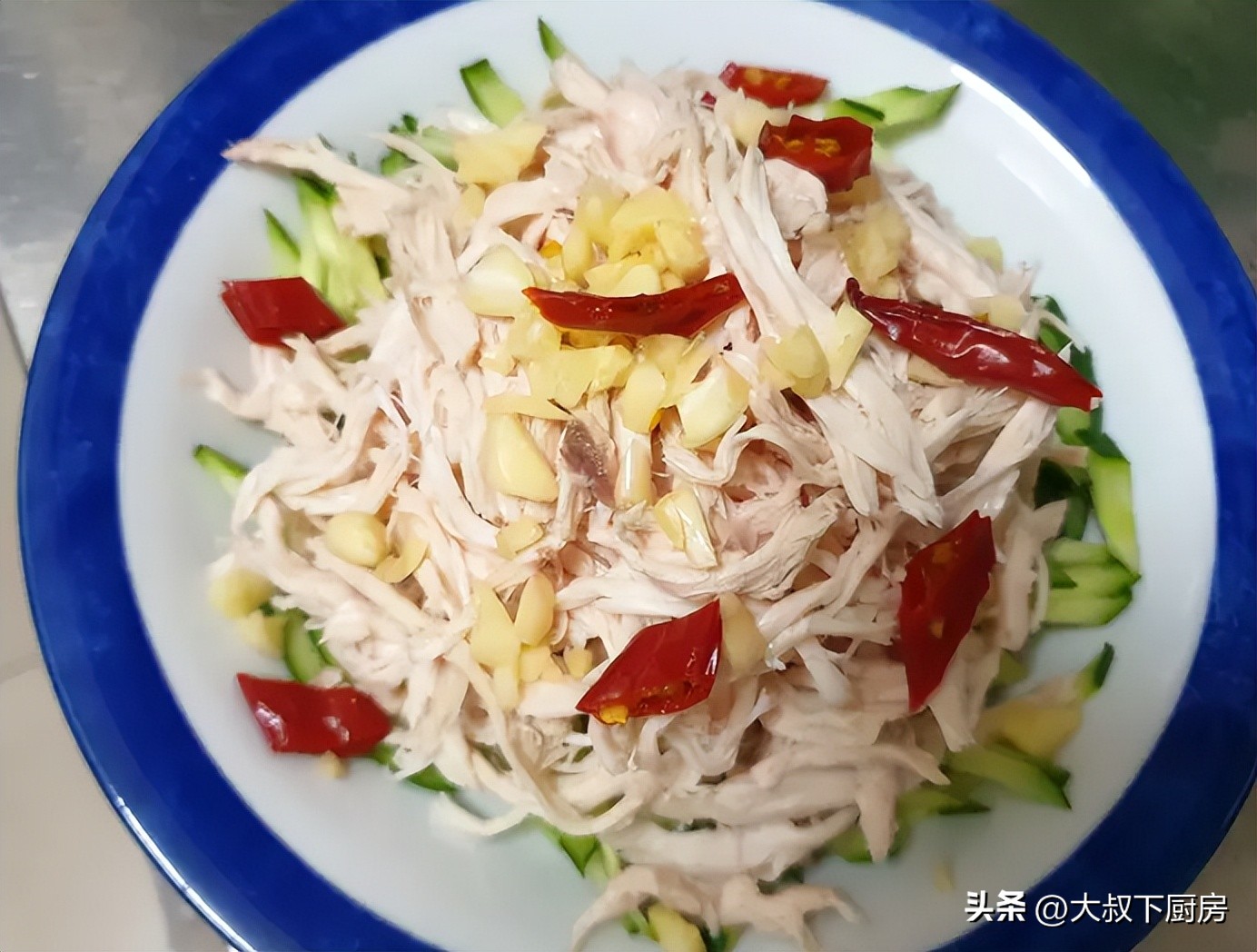 Classic cold salad dish: cold cucumber shredded chicken, add more sauce ...