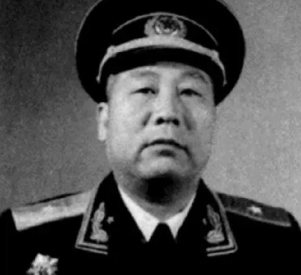 He never led an army to fight, but Lin Biao favored him and praised him: "He alone can handle ...