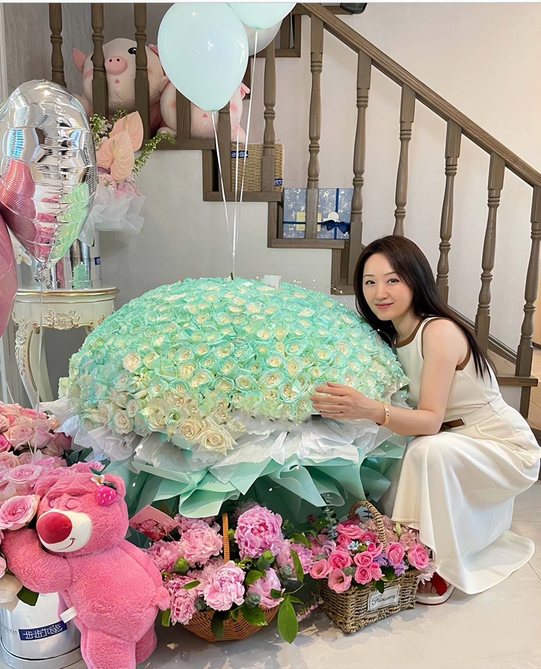 Yang Yuying: Playing romance, I received an extra-large bouquet of 999 ...