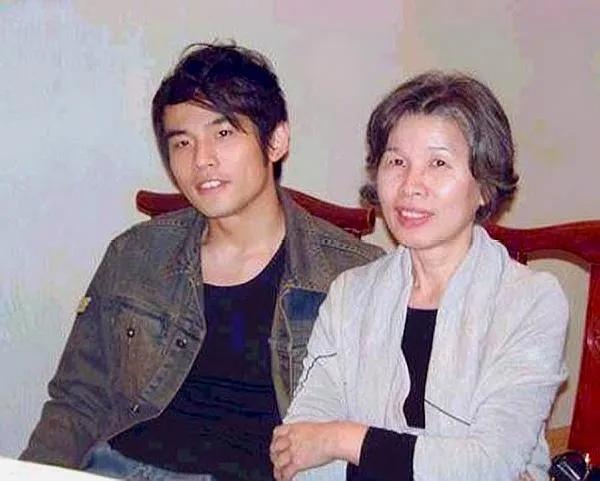 10 little-known celebrity mothers, whether the celebrity has plastic ...