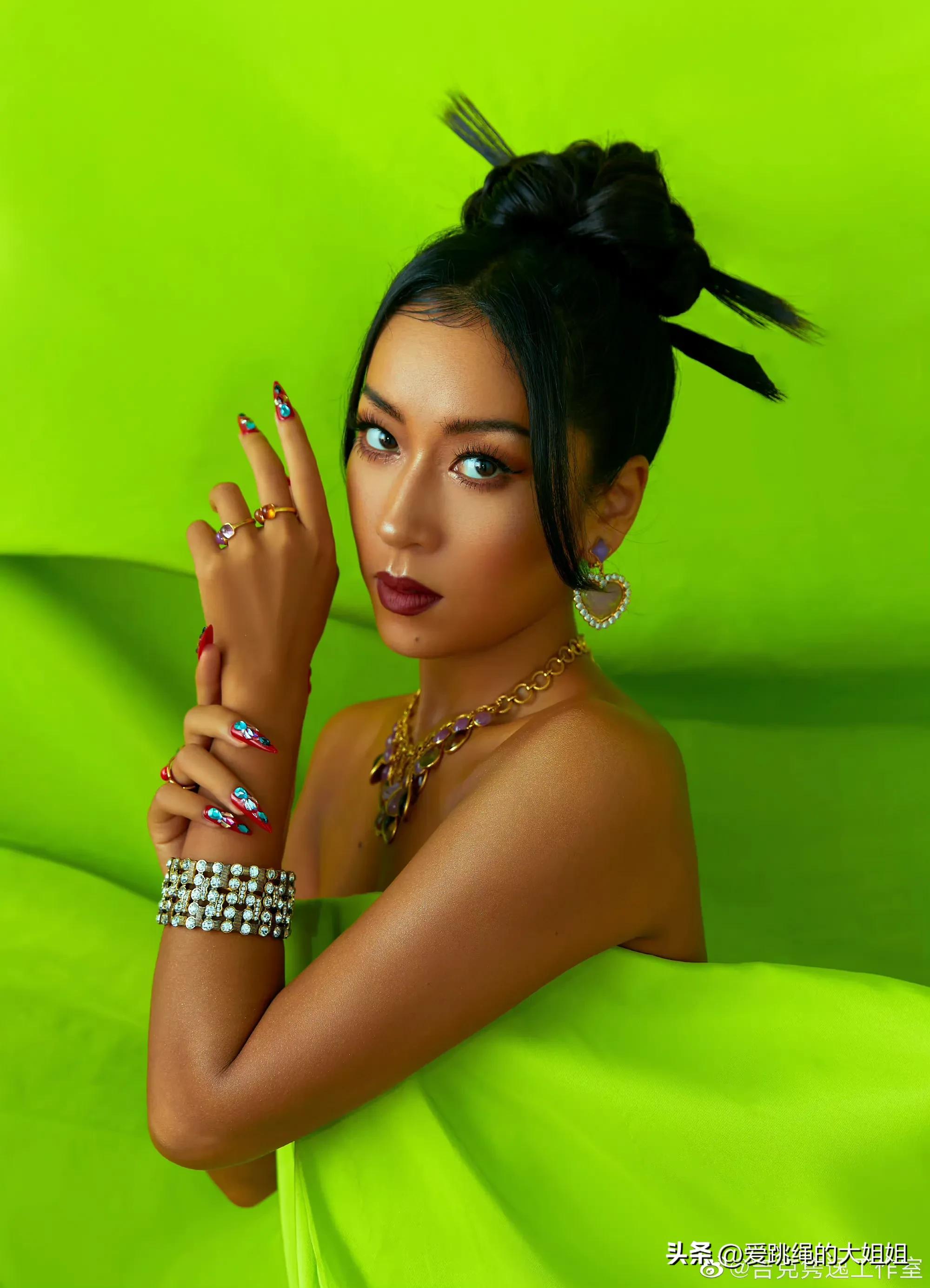 Black beauty Jike Junyi is sexy and enchanting, dare to control any ...