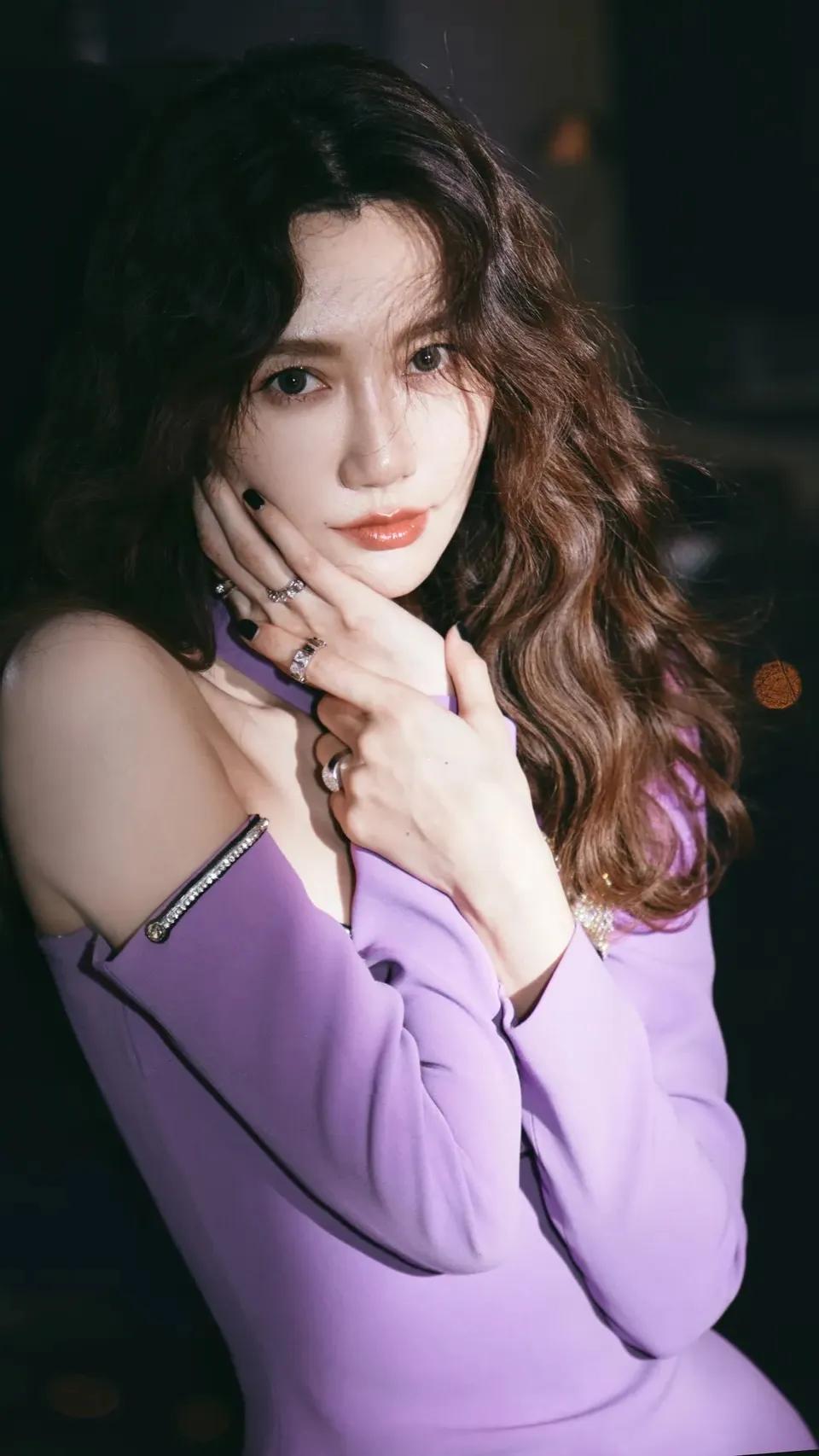 The Pretty Lady in Hosting World. Li Siyu - iNEWS