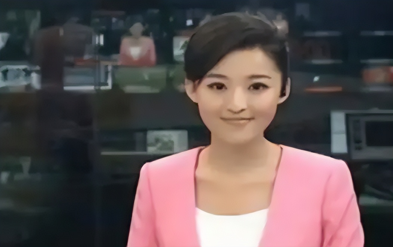 She was once known as "CCTV's most beautiful host". She died ...