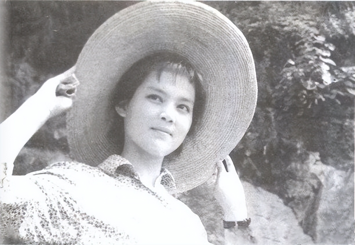 National first-class actor Pan Hong: Married at the age of 24, became ...