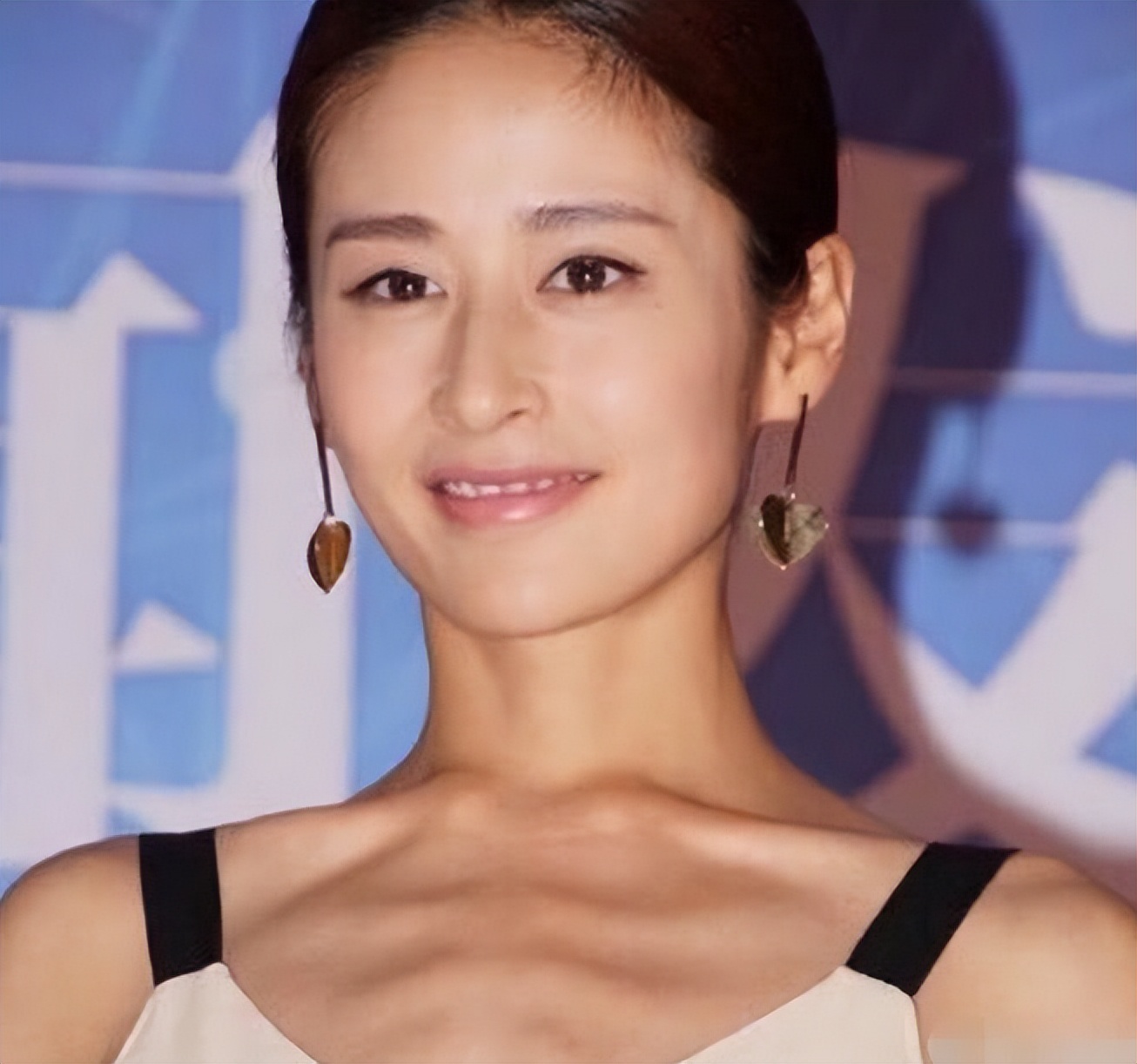 Thin to the protruding rib, teeth become reflective, and foundation is ...