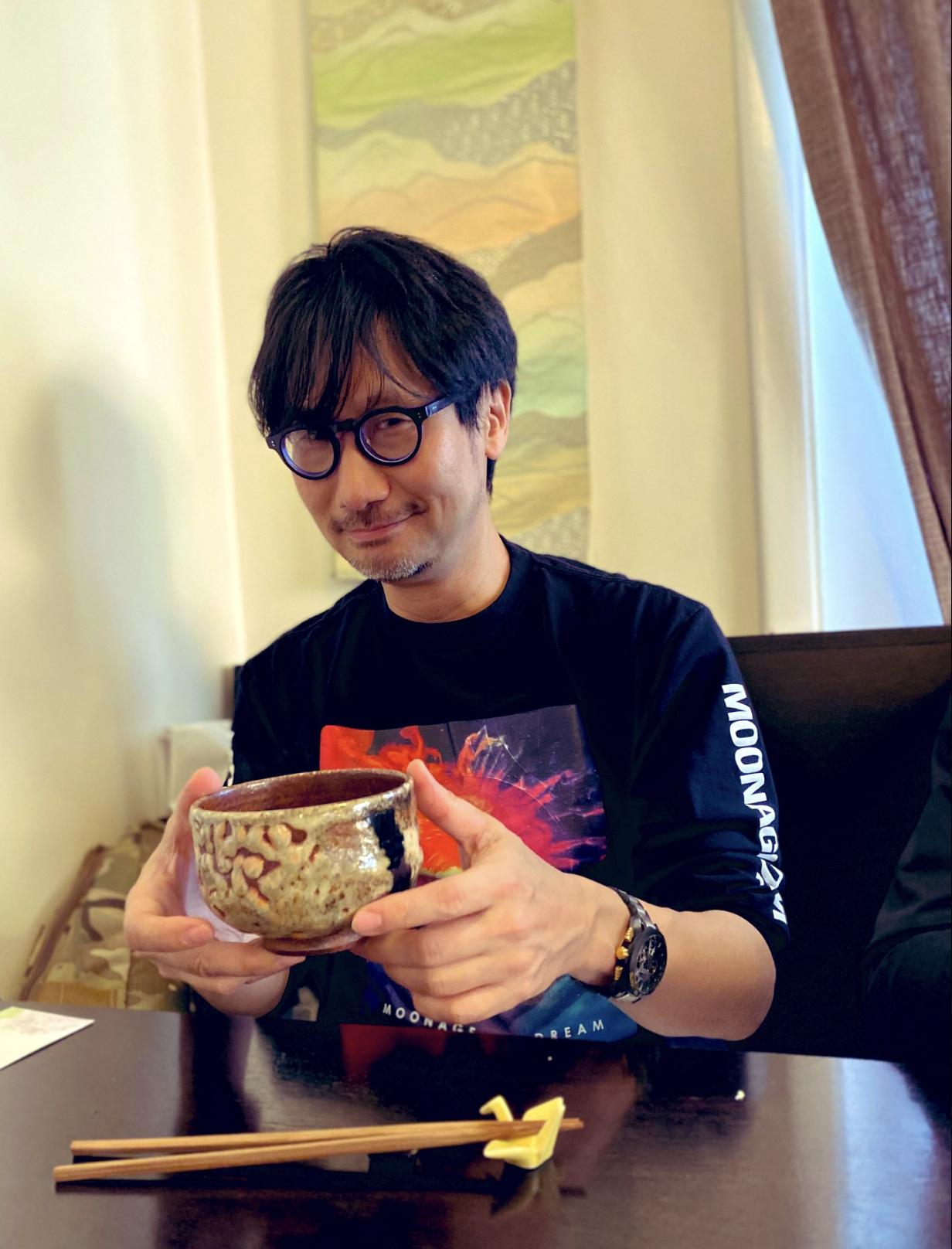 Kojima took a photo with black brother Jordan Peele, Mr. Mikami and ...