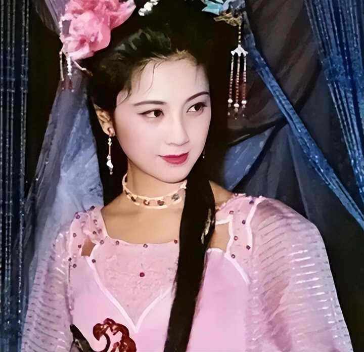 It's not for nothing that she's called the number one beauty in Journey ...