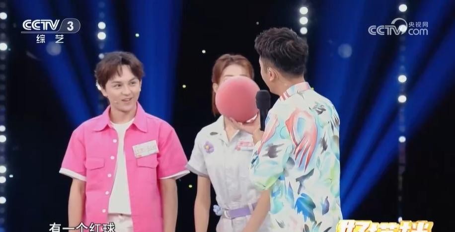 Yi Si: First show on CCTV-3 "Fighting More and More Courageous", like ...