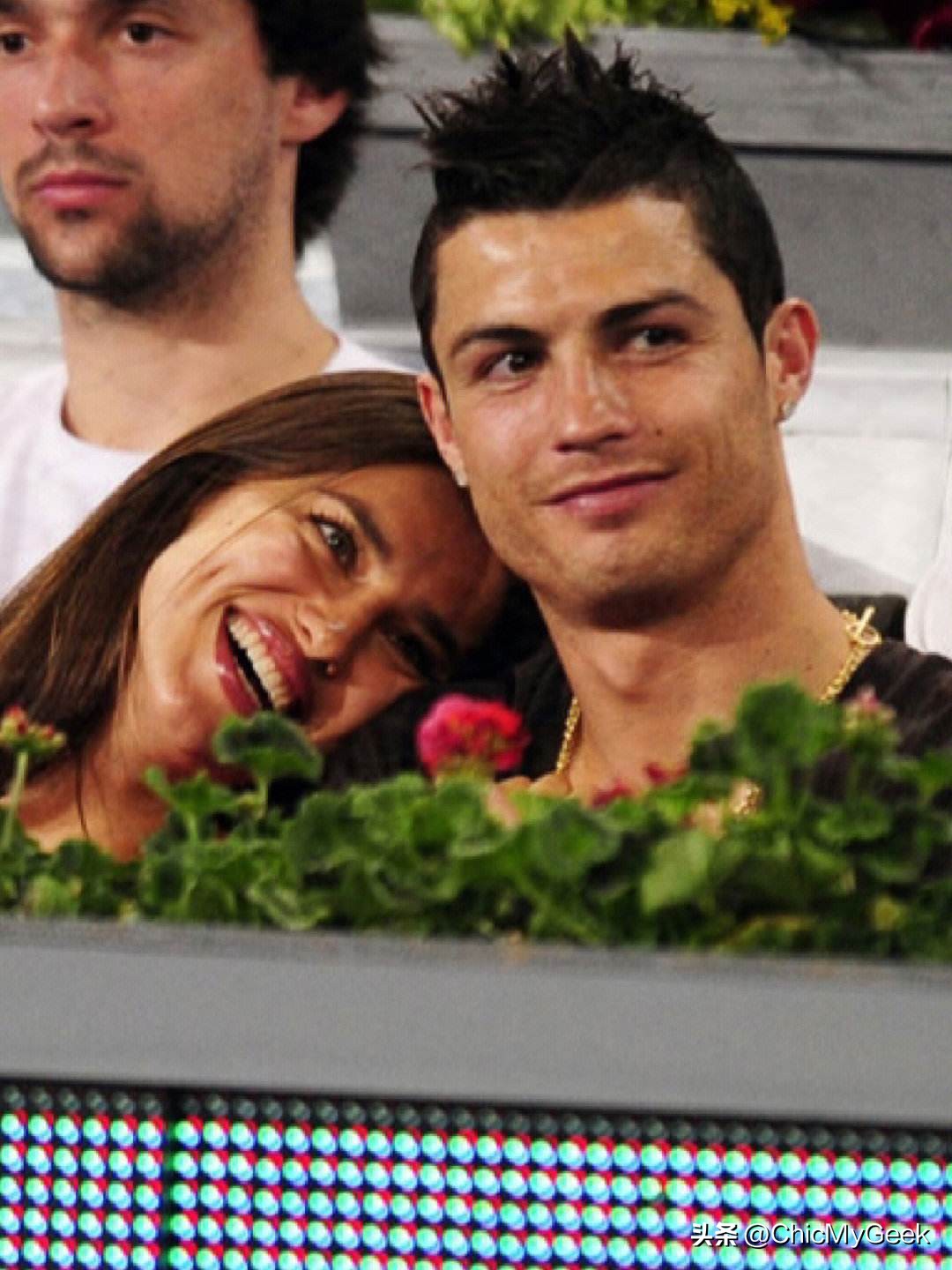Leonardo was photographed having an intimate party with 37-year-old ...