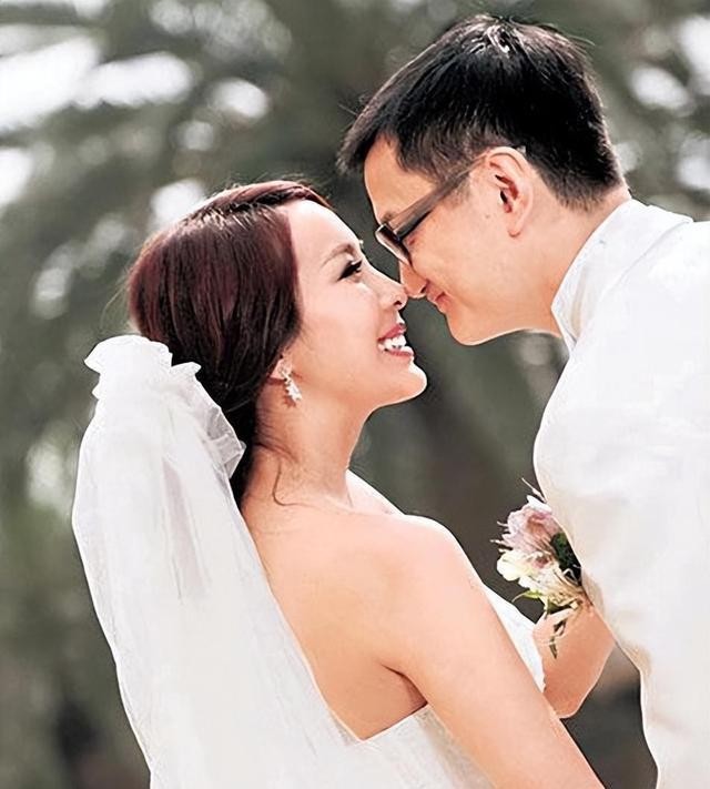 She is the Miss Hong Kong champion. After her debut, she was not very popular. She married into ...