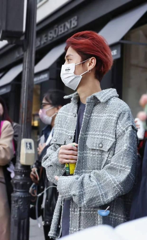 Lu Han's bare face stuns Paris! His red hair style sparks controversy ...