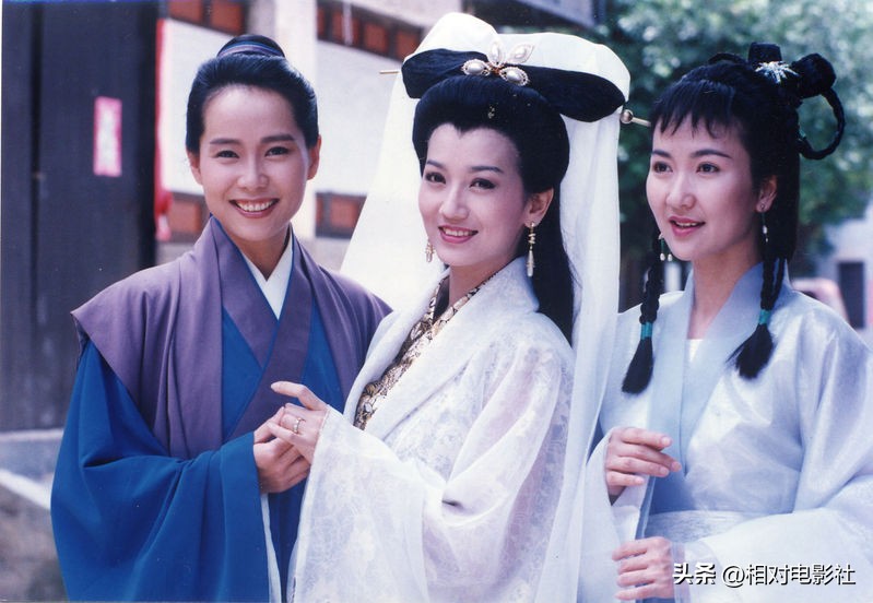 Watching "Legend of the New White Snake" again, I discovered the ...