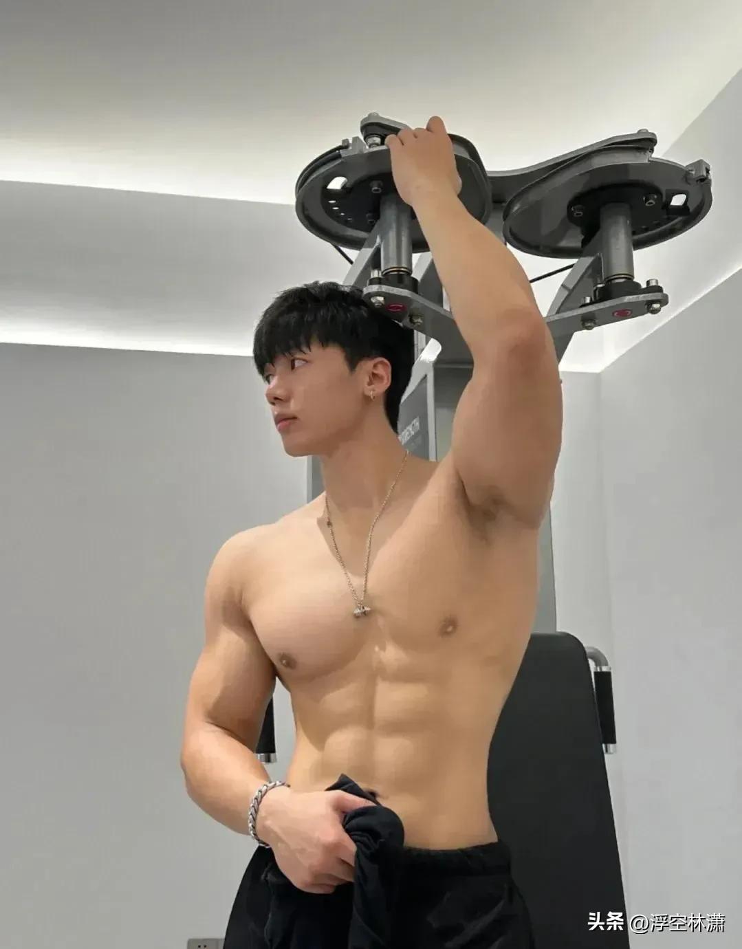 Handsome Lin Xiao: Should I take a bath at night? - iNEWS