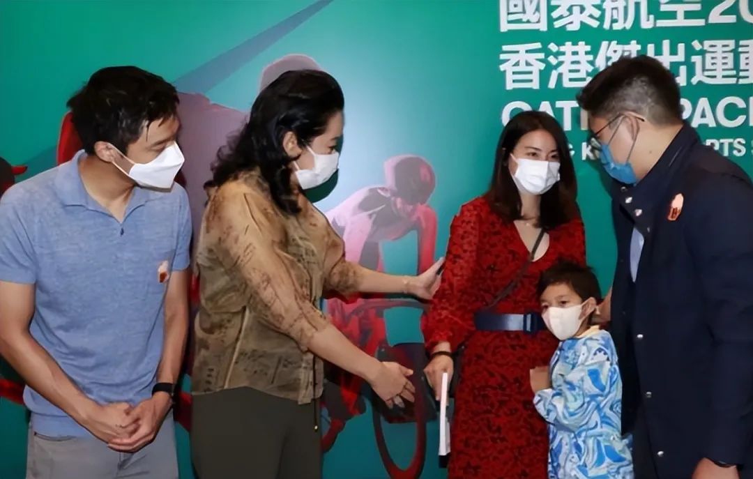 Guo Jingjing and her mother-in-law are in the same frame, too broad and ...